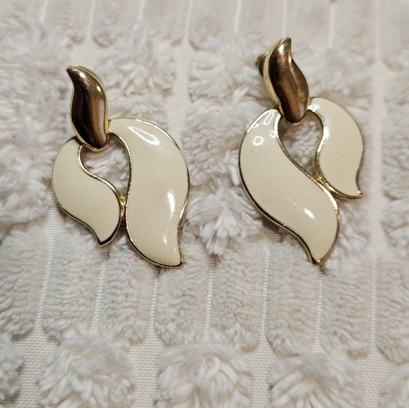 Trifari | Jewelry | Vintage Trifari Rare Design Elegant Cream And Gold ...